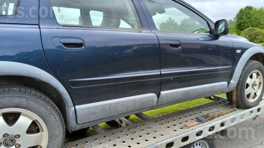 Blue Volvo XC70 2004 in Ventspils, with an engine capacity of 2.50 L and mileage of 313 thousand km for 3100 €, photo 18 on AUTOMOTO.COM.LV