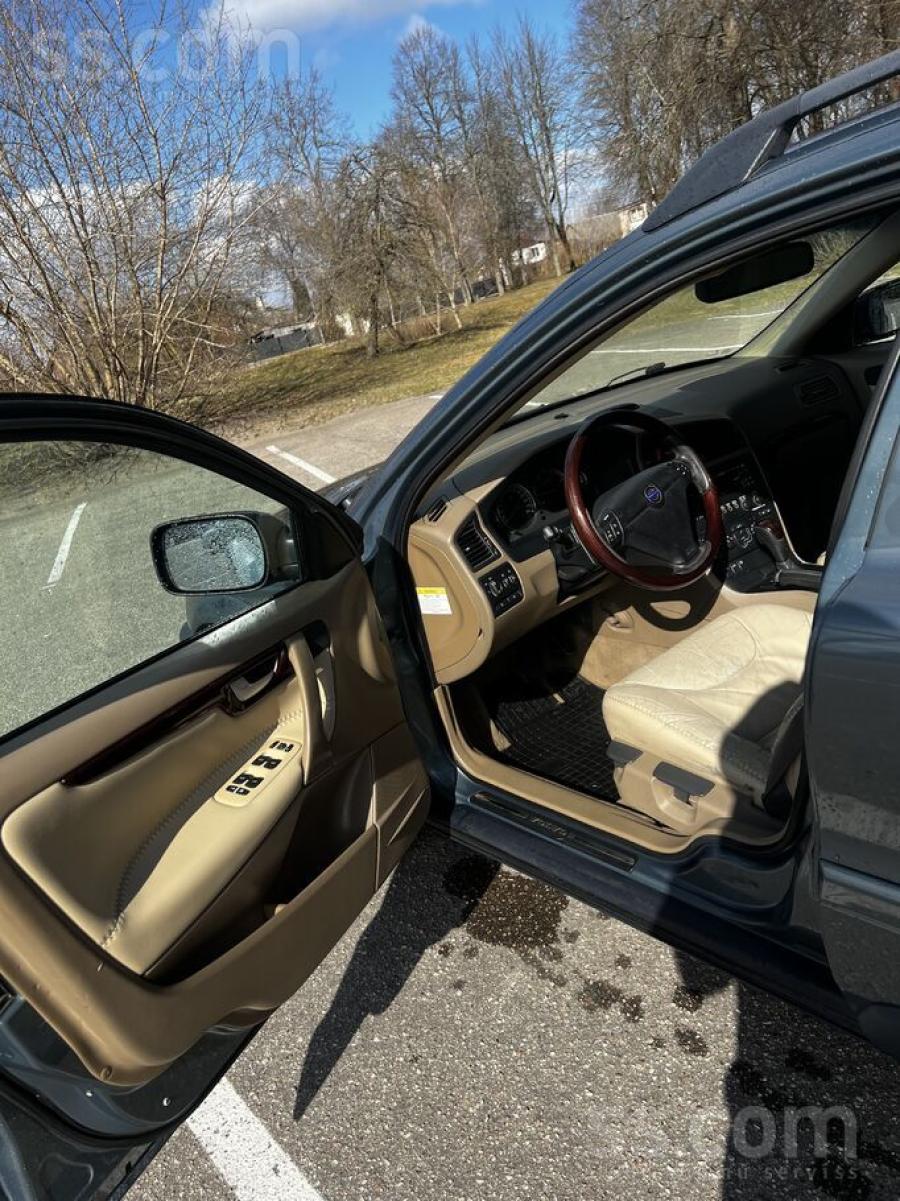 Zils Volvo XC70 2004 Kuldīga, ar dzinēja tilpumu 2.40 L un nobraukumu 382 tūkst. km par 2700 €, foto 5 vietnē AUTOMOTO.COM.LV
