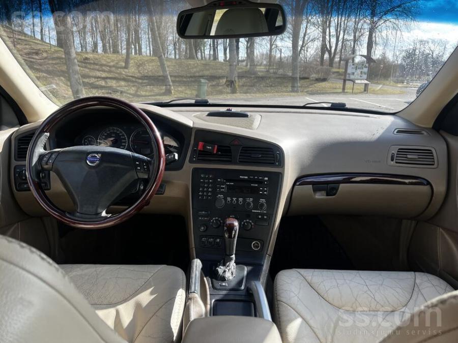 Zils Volvo XC70 2004 Kuldīga, ar dzinēja tilpumu 2.40 L un nobraukumu 382 tūkst. km par 2700 €, foto 10 vietnē AUTOMOTO.COM.LV