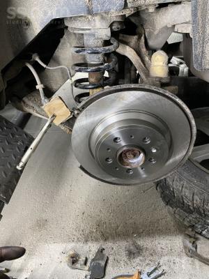 Zils Volvo XC70 2004 Kuldīga, ar dzinēja tilpumu 2.40 L un nobraukumu 382 tūkst. km par 2700 €, foto 13 vietnē AUTOMOTO.COM.LV