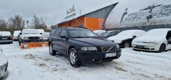 Синий Вольво ХС70 2004 в Валмиера, объемом двигателя 2.40 л и пробегом 277 тыс. км за 2350 €, фото 1 на AUTOMOTO.COM.LV