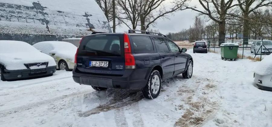 Синий Вольво ХС70 2004 в Валмиера, объемом двигателя 2.40 л и пробегом 277 тыс. км за 2350 €, фото 4 на AUTOMOTO.COM.LV