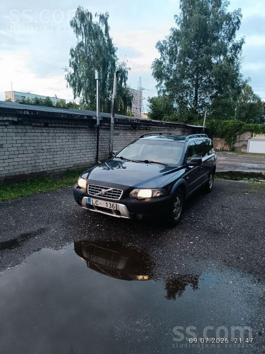 Синий Вольво ХС70 2004 в Рига, объемом двигателя 2.40 л и пробегом 477 тыс. км за 1200 €, фото 1 на AUTOMOTO.COM.LV