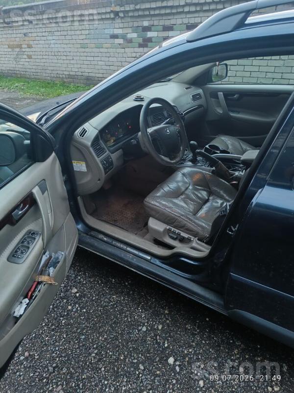 Синий Вольво ХС70 2004 в Рига, объемом двигателя 2.40 л и пробегом 477 тыс. км за 1200 €, фото 3 на AUTOMOTO.COM.LV