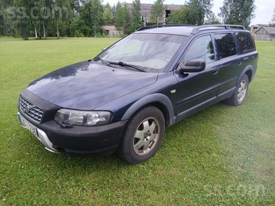 Zils Volvo XC70 2004 Ogre, ar dzinēja tilpumu 2.40 L un nobraukumu 390 tūkst. km par 1250 €, foto 1 vietnē AUTOMOTO.COM.LV