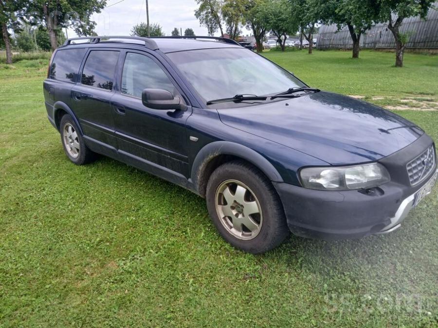 Zils Volvo XC70 2004 Ogre, ar dzinēja tilpumu 2.40 L un nobraukumu 390 tūkst. km par 1250 €, foto 3 vietnē AUTOMOTO.COM.LV