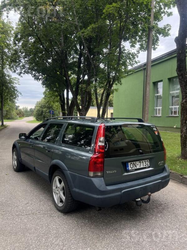 Blue Volvo XC70 2004 in Kuldiga, with an engine capacity of 2.40 L and mileage of 383 thousand km for 2750 €, photo 2 on AUTOMOTO.COM.LV