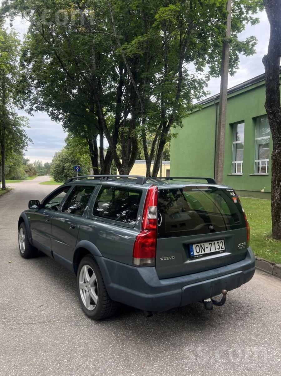 Zils Volvo XC70 2004 Kuldīga, ar dzinēja tilpumu 2.40 L un nobraukumu 383 tūkst. km par 2750 €, foto 3 vietnē AUTOMOTO.COM.LV