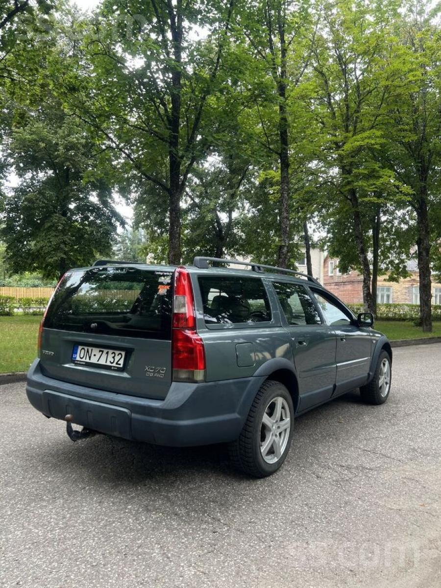 Zils Volvo XC70 2004 Kuldīga, ar dzinēja tilpumu 2.40 L un nobraukumu 383 tūkst. km par 2750 €, foto 4 vietnē AUTOMOTO.COM.LV