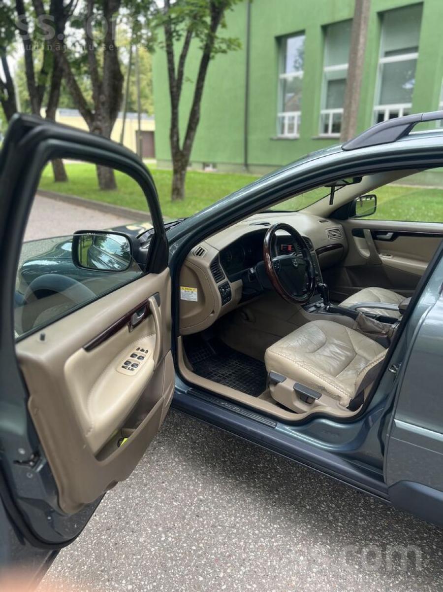 Zils Volvo XC70 2004 Kuldīga, ar dzinēja tilpumu 2.40 L un nobraukumu 383 tūkst. km par 2750 €, foto 8 vietnē AUTOMOTO.COM.LV