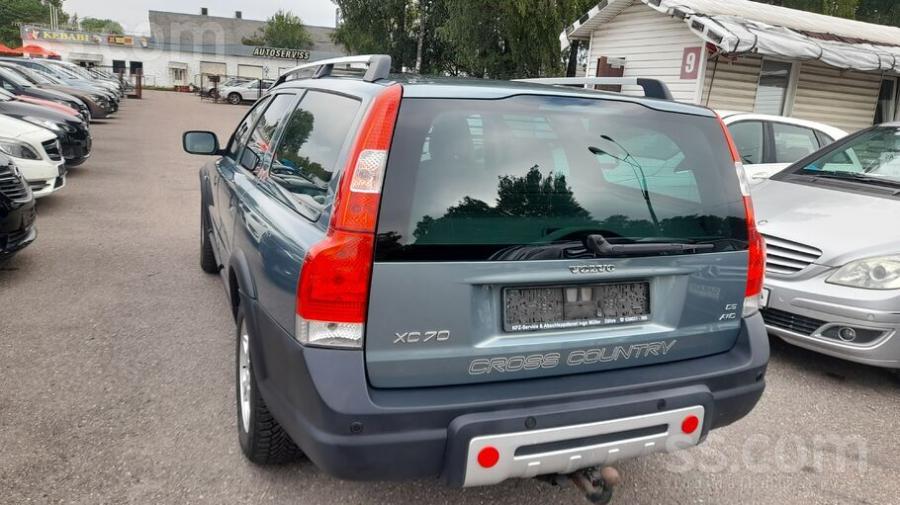 Blue Volvo XC70 2004 in Riga, with an engine capacity of 2.40 L and mileage of 263 thousand km for 3300 €, photo 7 on AUTOMOTO.COM.LV