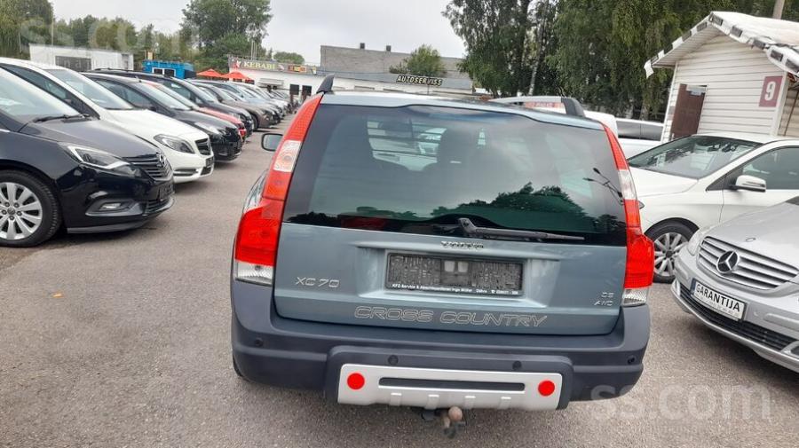 Blue Volvo XC70 2004 in Riga, with an engine capacity of 2.40 L and mileage of 263 thousand km for 3300 €, photo 8 on AUTOMOTO.COM.LV