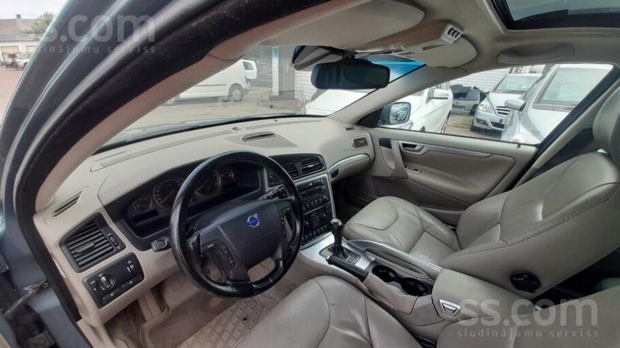 Blue Volvo XC70 2004 in Riga, with an engine capacity of 2.40 L and mileage of 263 thousand km for 3300 €, photo 16 on AUTOMOTO.COM.LV
