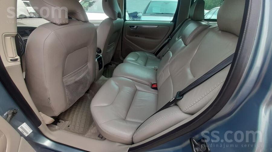 Blue Volvo XC70 2004 in Riga, with an engine capacity of 2.40 L and mileage of 263 thousand km for 3300 €, photo 18 on AUTOMOTO.COM.LV