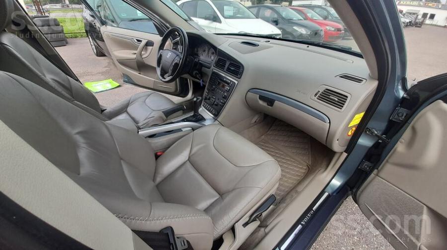 Blue Volvo XC70 2004 in Riga, with an engine capacity of 2.40 L and mileage of 263 thousand km for 3300 €, photo 20 on AUTOMOTO.COM.LV