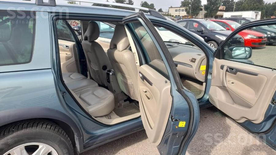 Blue Volvo XC70 2004 in Riga, with an engine capacity of 2.40 L and mileage of 263 thousand km for 3300 €, photo 34 on AUTOMOTO.COM.LV