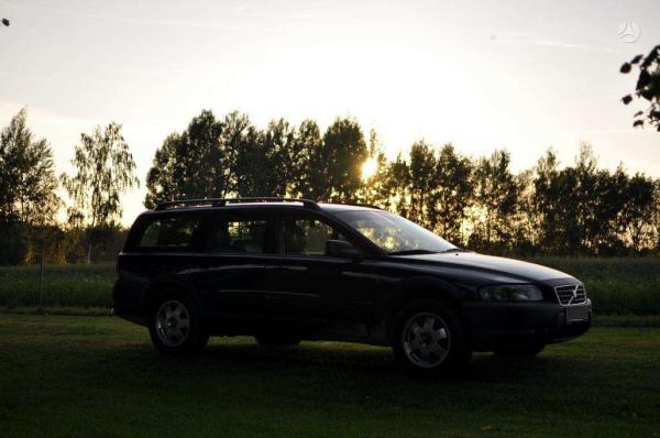 Zils Volvo XC70 2004 Viļņa, ar dzinēja tilpumu 2.40 L un nobraukumu 278 tūkst. km par 4200 €, foto 1 vietnē AUTOMOTO.COM.LV