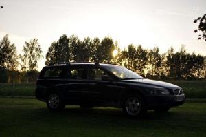 Zils Volvo XC70 2004 Viļņa, ar dzinēja tilpumu 2.40 L un nobraukumu 278 tūkst. km par 4200 €, foto  vietnē AUTOMOTO.COM.LV