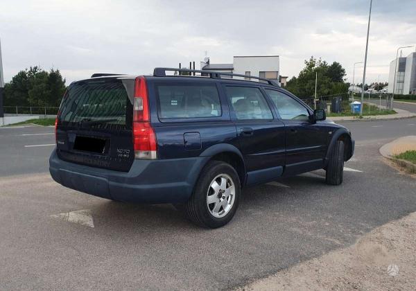 Zils Volvo XC70 2004 Viļņa, ar dzinēja tilpumu 2.40 L un nobraukumu 278 tūkst. km par 4200 €, foto 5 vietnē AUTOMOTO.COM.LV