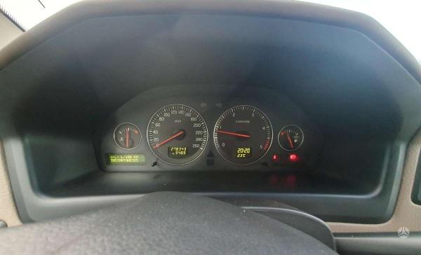 Zils Volvo XC70 2004 Viļņa, ar dzinēja tilpumu 2.40 L un nobraukumu 278 tūkst. km par 4200 €, foto 7 vietnē AUTOMOTO.COM.LV