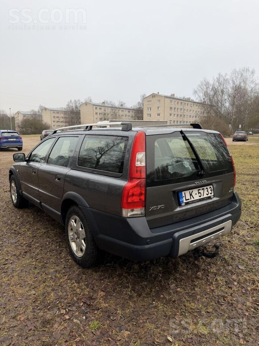 Zils Volvo XC70 2005 Rīga, ar dzinēja tilpumu 2.50 L un nobraukumu 415 tūkst. km par 2850 €, foto 6 vietnē AUTOMOTO.COM.LV