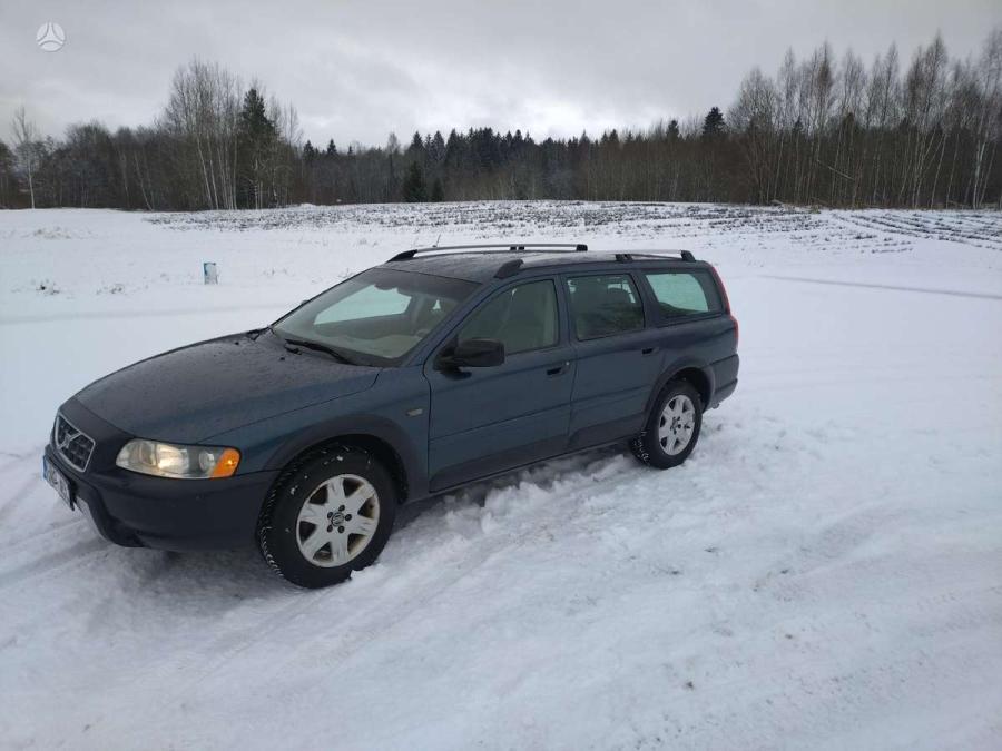 Blue Volvo XC70 2005 in Svencionys, with an engine capacity of 2.40 L and mileage of 543 thousand km for 1700 €, photo 1 on AUTOMOTO.COM.LV