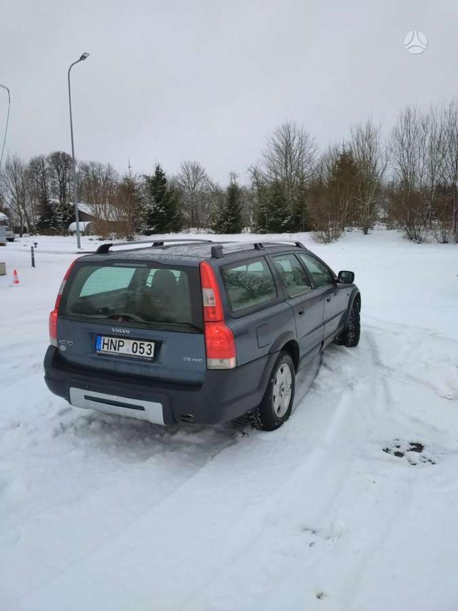 Blue Volvo XC70 2005 in Svencionys, with an engine capacity of 2.40 L and mileage of 543 thousand km for 1700 €, photo 4 on AUTOMOTO.COM.LV