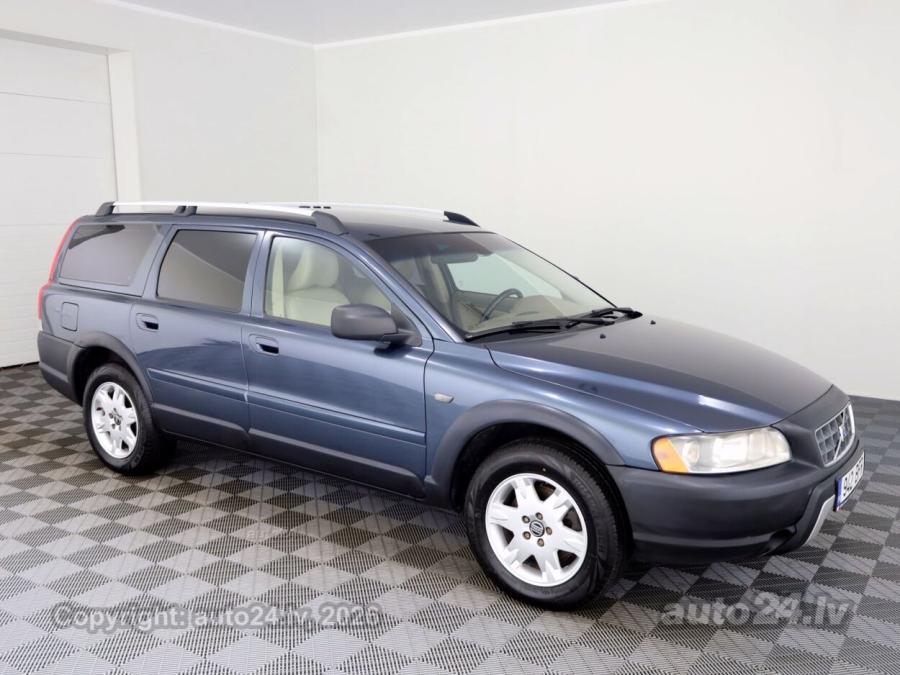 Blue Volvo XC70 2005 in Tallinn, with an engine capacity of 2.40 L and mileage of 303 thousand km for 2499 €, photo 1 on AUTOMOTO.COM.LV