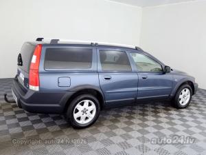 Blue Volvo XC70 2005 in Tallinn, with an engine capacity of 2.40 L and mileage of 303 thousand km for 2499 €, photo 3 on AUTOMOTO.COM.LV