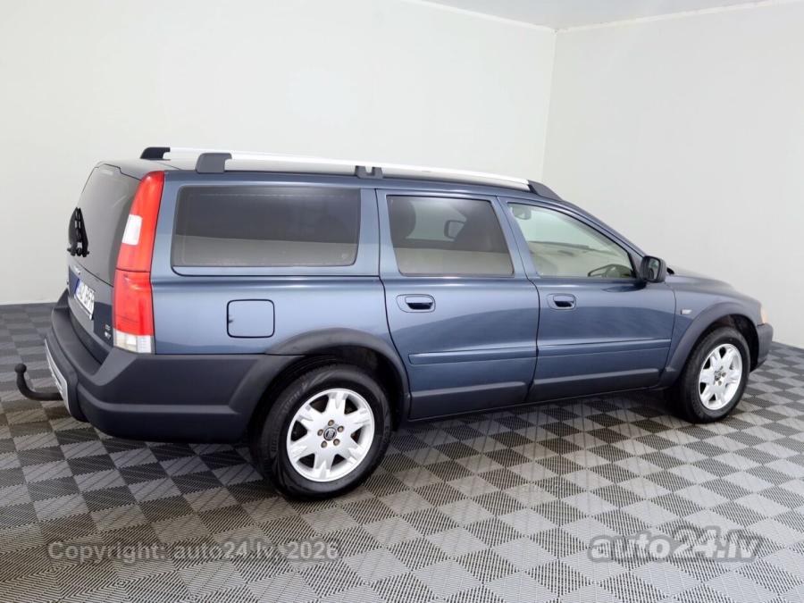 Blue Volvo XC70 2005 in Tallinn, with an engine capacity of 2.40 L and mileage of 303 thousand km for 2499 €, photo 3 on AUTOMOTO.COM.LV