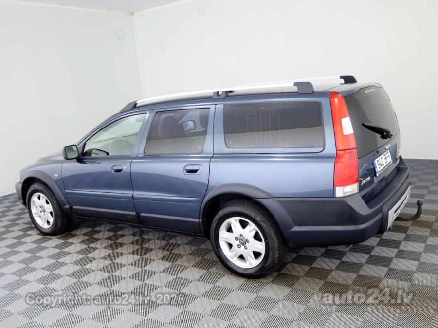 Blue Volvo XC70 2005 in Tallinn, with an engine capacity of 2.40 L and mileage of 303 thousand km for 2499 €, photo 4 on AUTOMOTO.COM.LV