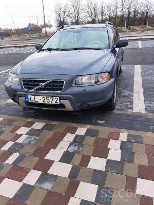 Zils Volvo XC70 2005 Jelgava, ar dzinēja tilpumu 2.40 L un nobraukumu 378 tūkst. km par 3200 €, foto  vietnē AUTOMOTO.COM.LV