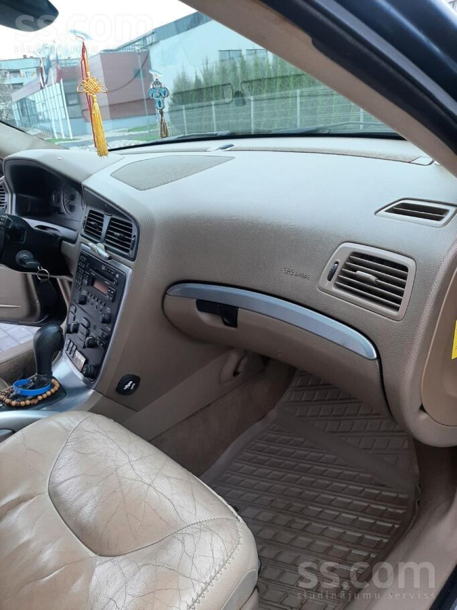 Zils Volvo XC70 2005 Jelgava, ar dzinēja tilpumu 2.40 L un nobraukumu 378 tūkst. km par 3200 €, foto 10 vietnē AUTOMOTO.COM.LV