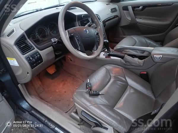 Zils Volvo XC70 2005 Daugavpils, ar dzinēja tilpumu 2.40 L un nobraukumu 285 tūkst. km par 2400 €, foto 5 vietnē AUTOMOTO.COM.LV