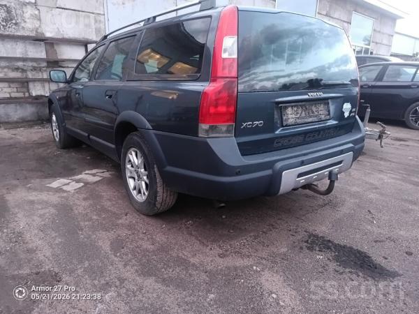 Blue Volvo XC70 2005 in Daugavpils, with an engine capacity of 2.40 L and mileage of 285 thousand km for 2400 €, photo 1 on AUTOMOTO.COM.LV