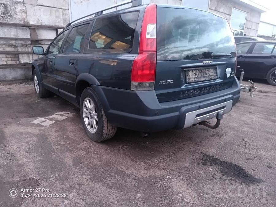 Синий Вольво ХС70 2005 в Даугавпилс, объемом двигателя 2.40 л и пробегом 285 тыс. км за 2400 €, фото 1 на AUTOMOTO.COM.LV