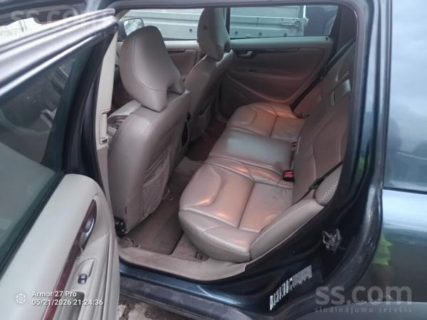 Blue Volvo XC70 2005 in Daugavpils, with an engine capacity of 2.40 L and mileage of 285 thousand km for 2400 €, photo 6 on AUTOMOTO.COM.LV