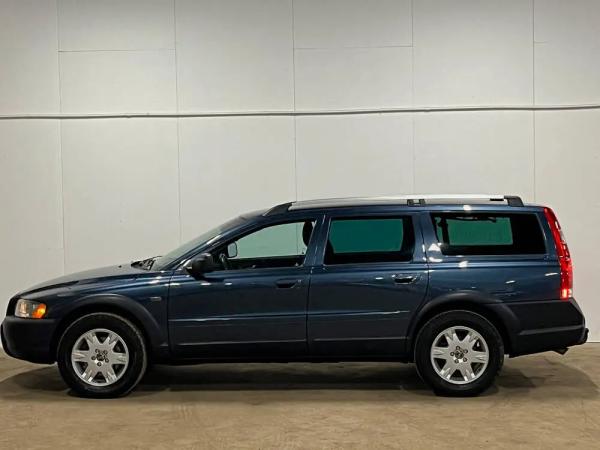 Zils Volvo XC70 2005 Jūrmala, ar dzinēja tilpumu 2.40 L un nobraukumu 348 tūkst. km par 5850 €, foto 5 vietnē AUTOMOTO.COM.LV