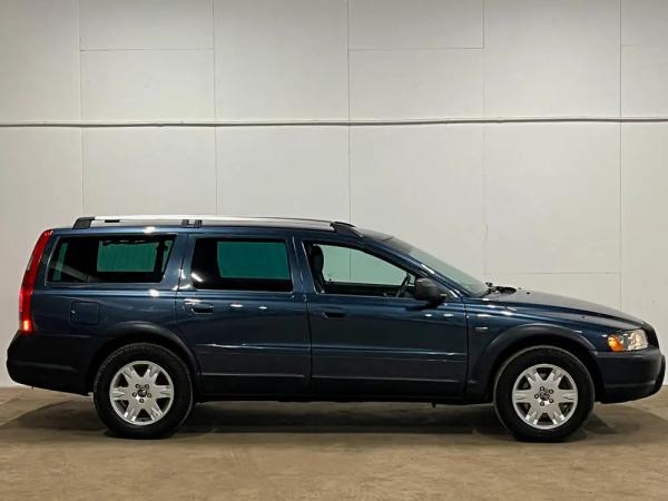 Zils Volvo XC70 2005 Jūrmala, ar dzinēja tilpumu 2.40 L un nobraukumu 348 tūkst. km par 5850 €, foto 8 vietnē AUTOMOTO.COM.LV