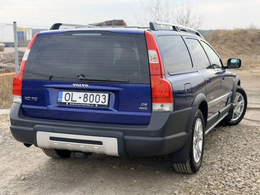 Синий Вольво ХС70 2005 в Рига, объемом двигателя 2.40 л и пробегом 260 тыс. км за 6500 €, фото 5 на AUTOMOTO.COM.LV