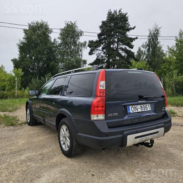 Blue Volvo XC70 2005 in Riga, with an engine capacity of 2.40 L and mileage of 290 thousand km for 4350 €, photo 4 on AUTOMOTO.COM.LV