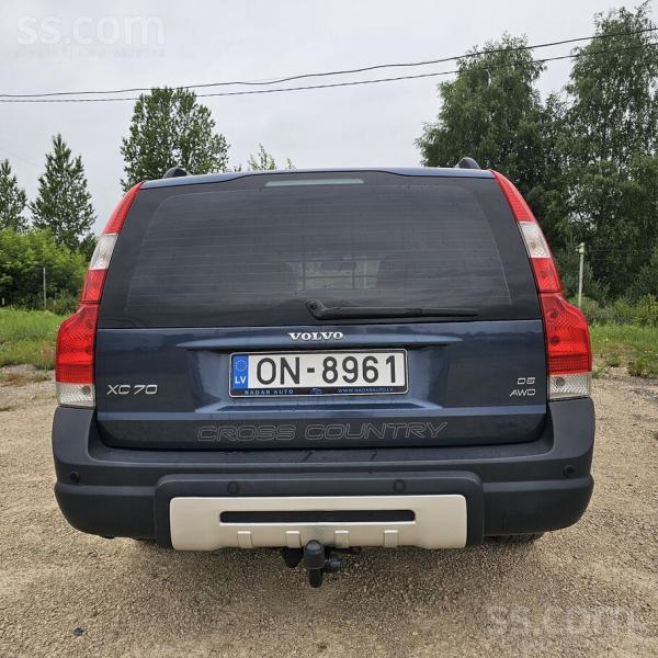Blue Volvo XC70 2005 in Riga, with an engine capacity of 2.40 L and mileage of 290 thousand km for 4350 €, photo 5 on AUTOMOTO.COM.LV