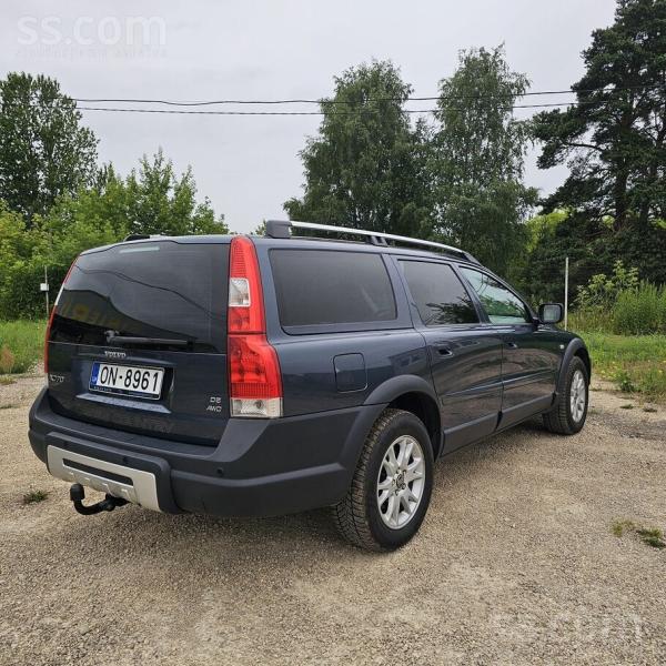 Blue Volvo XC70 2005 in Riga, with an engine capacity of 2.40 L and mileage of 290 thousand km for 4350 €, photo 6 on AUTOMOTO.COM.LV