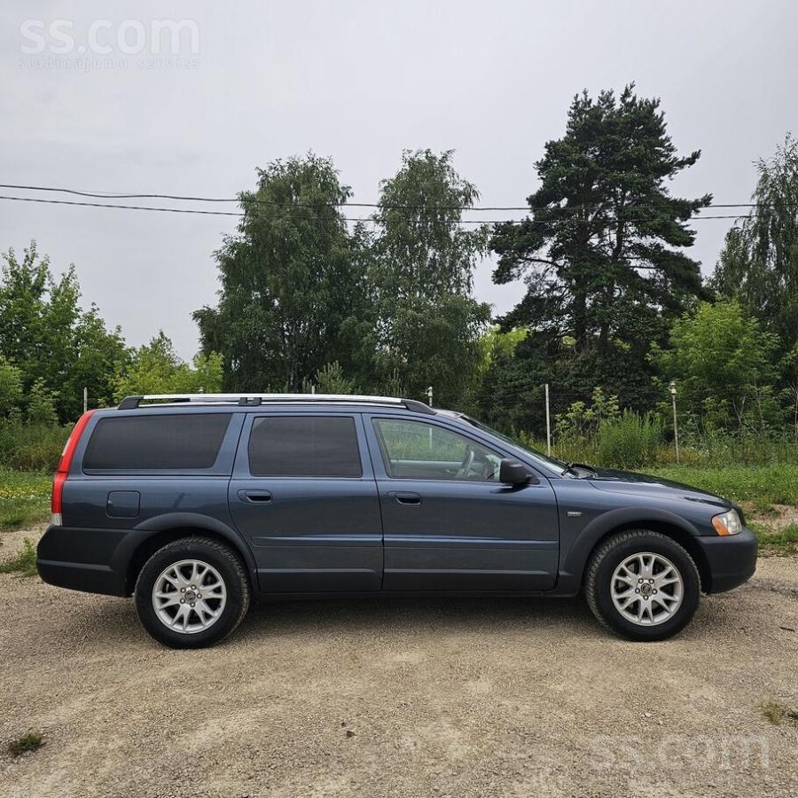 Zils Volvo XC70 2005 Rīga, ar dzinēja tilpumu 2.40 L un nobraukumu 290 tūkst. km par 4350 €, foto 8 vietnē AUTOMOTO.COM.LV