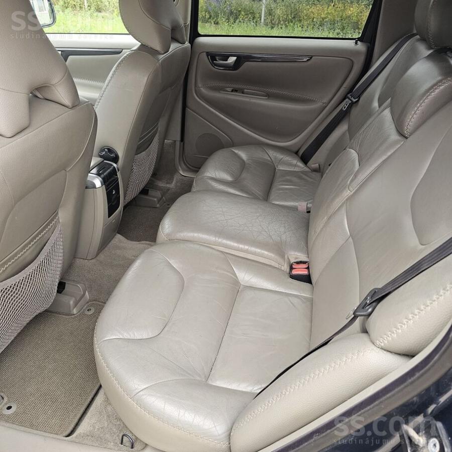 Zils Volvo XC70 2005 Rīga, ar dzinēja tilpumu 2.40 L un nobraukumu 290 tūkst. km par 4350 €, foto 14 vietnē AUTOMOTO.COM.LV