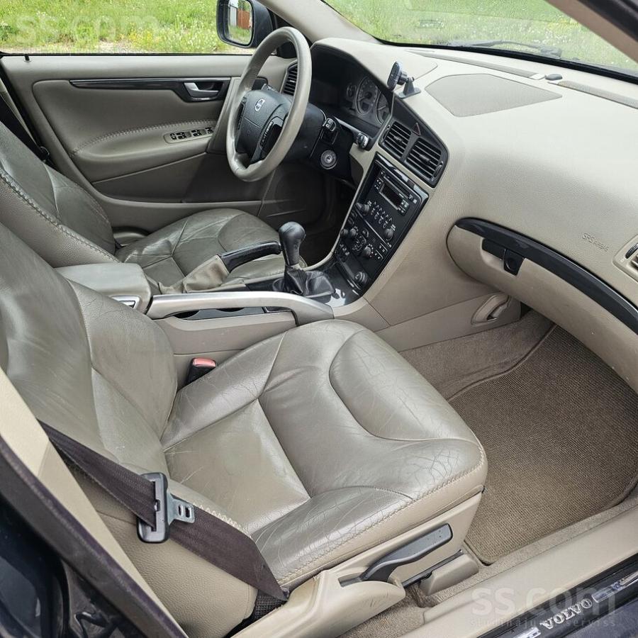 Zils Volvo XC70 2005 Rīga, ar dzinēja tilpumu 2.40 L un nobraukumu 290 tūkst. km par 4350 €, foto 16 vietnē AUTOMOTO.COM.LV