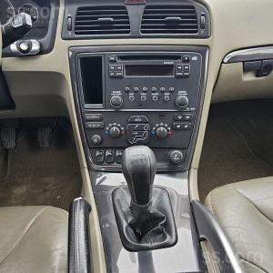 Zils Volvo XC70 2005 Rīga, ar dzinēja tilpumu 2.40 L un nobraukumu 290 tūkst. km par 4350 €, foto 17 vietnē AUTOMOTO.COM.LV