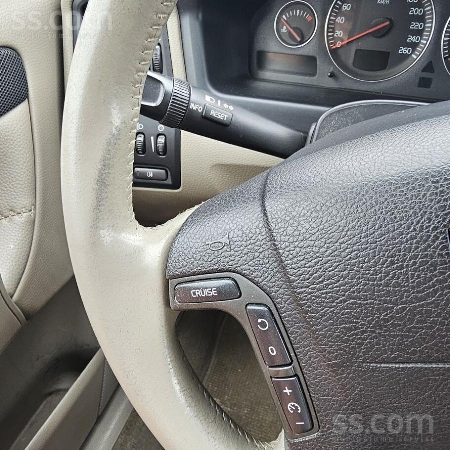 Zils Volvo XC70 2005 Rīga, ar dzinēja tilpumu 2.40 L un nobraukumu 290 tūkst. km par 4350 €, foto 19 vietnē AUTOMOTO.COM.LV