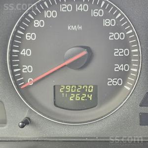 Zils Volvo XC70 2005 Rīga, ar dzinēja tilpumu 2.40 L un nobraukumu 290 tūkst. km par 4350 €, foto 21 vietnē AUTOMOTO.COM.LV