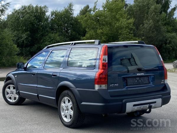 Blue Volvo XC70 2005 in Riga, with an engine capacity of 2.40 L and mileage of 341 thousand km for 4500 €, photo 10 on AUTOMOTO.COM.LV